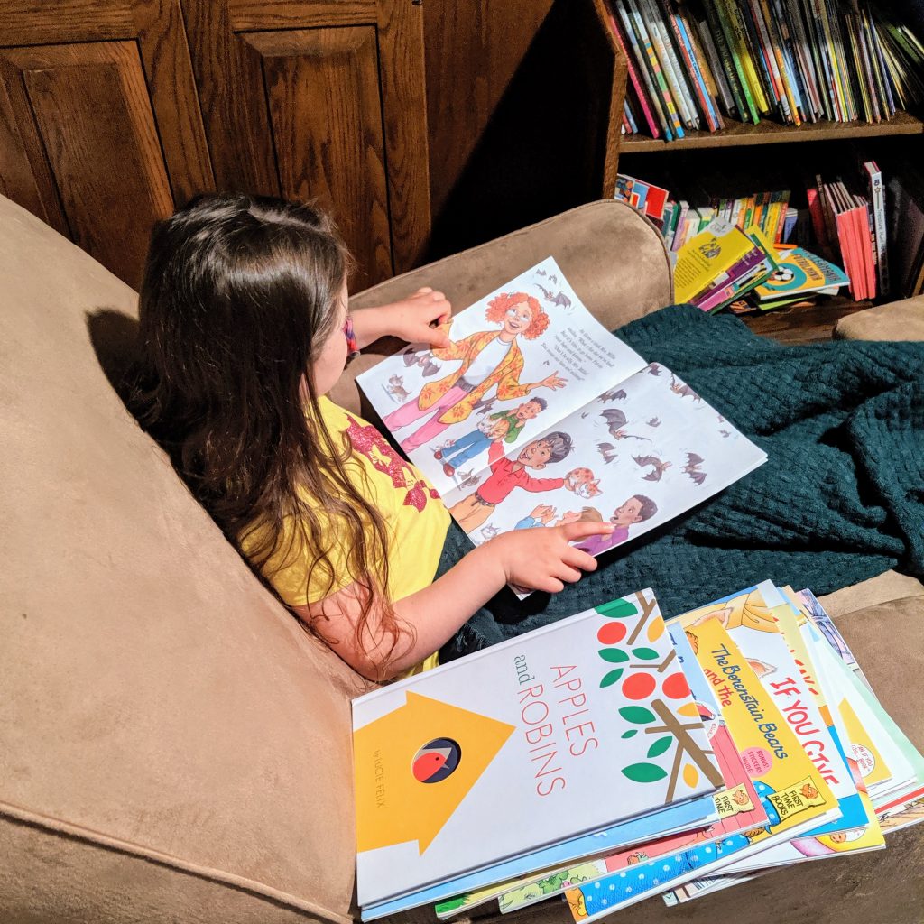 How to Encourage Children to Read | Vibrant Mom Society